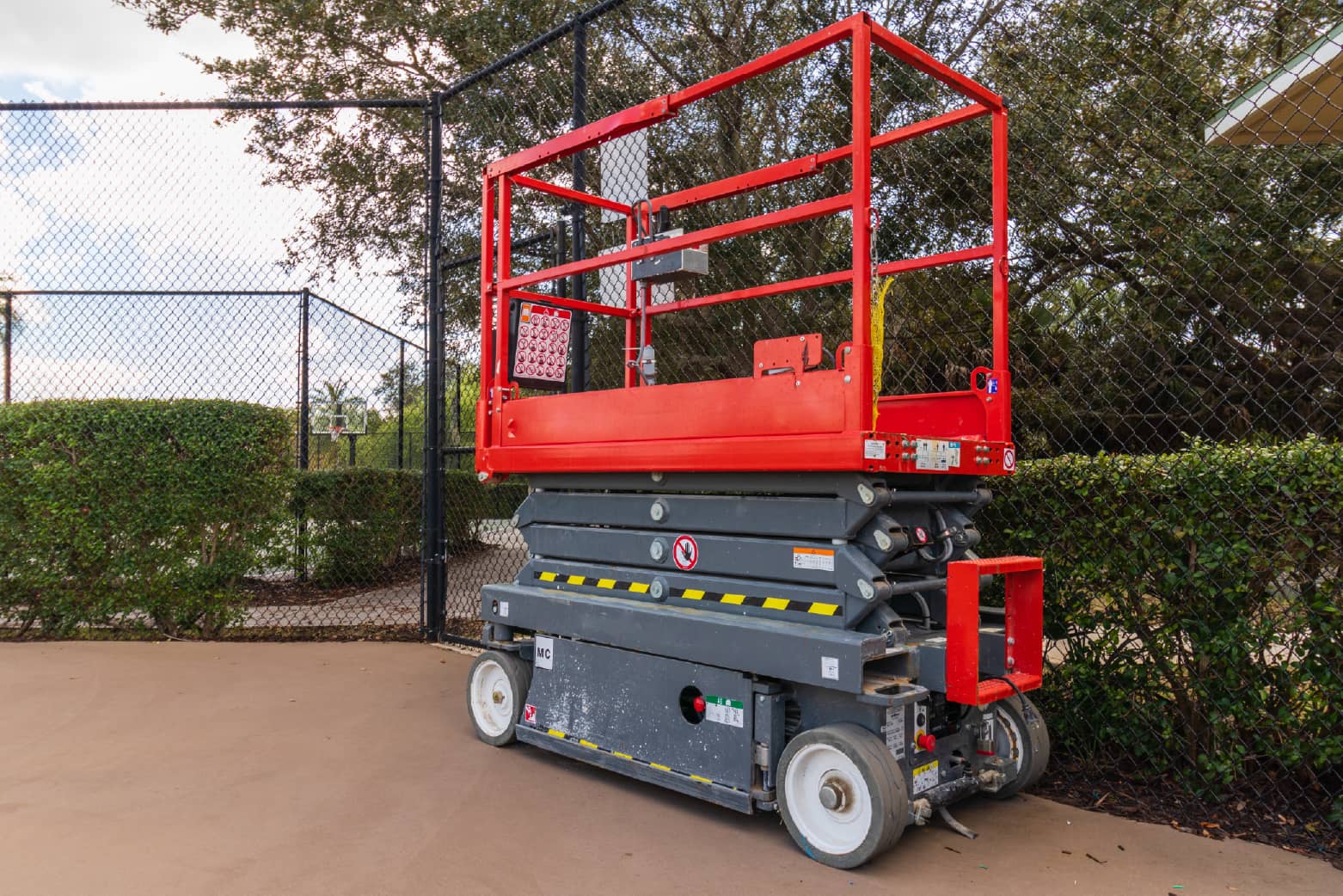 How Much Does It Cost to Rent a Scissor Lift On RNTR.com?